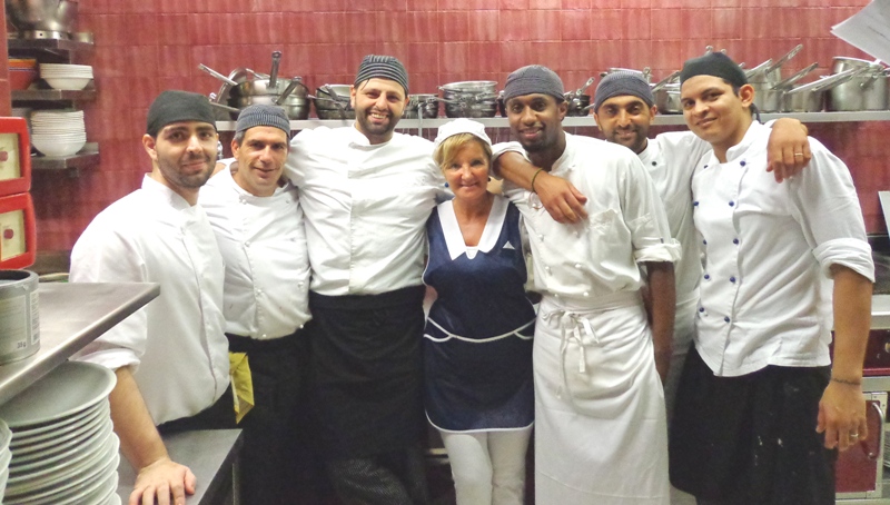 lo chef Luigi Sullo con gli aiuto Giovanni Aprea, Umberto Celentano ...