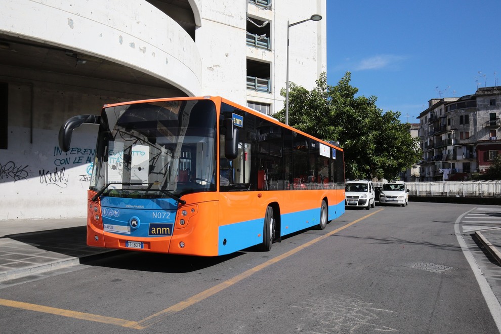 L’Asl Napoli1 multa l’Anm per la scarsa igiene sui pullman - Obiettivo ...