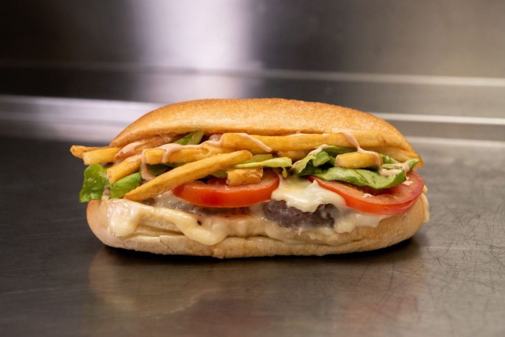 Puok celebra 10 anni con “Casa Cerrone ’98”: il panino della memoria ...